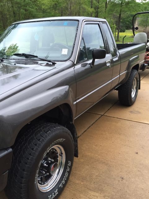 1986 Toyota 4x4 Pickup SR5 for sale: photos, technical specifications, description