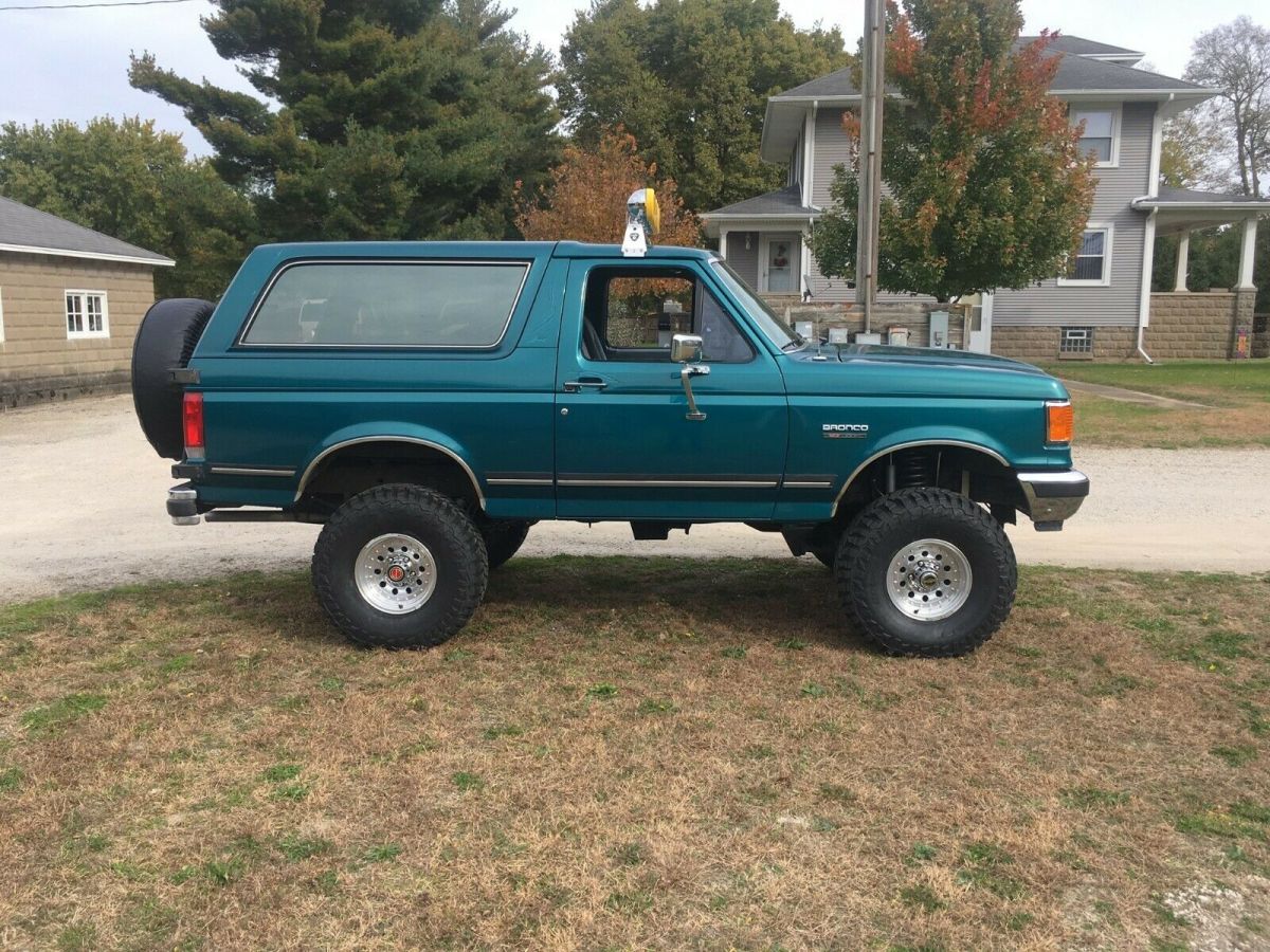 1990 Ford Bronco XLT 4WD for sale: photos, technical specifications ...