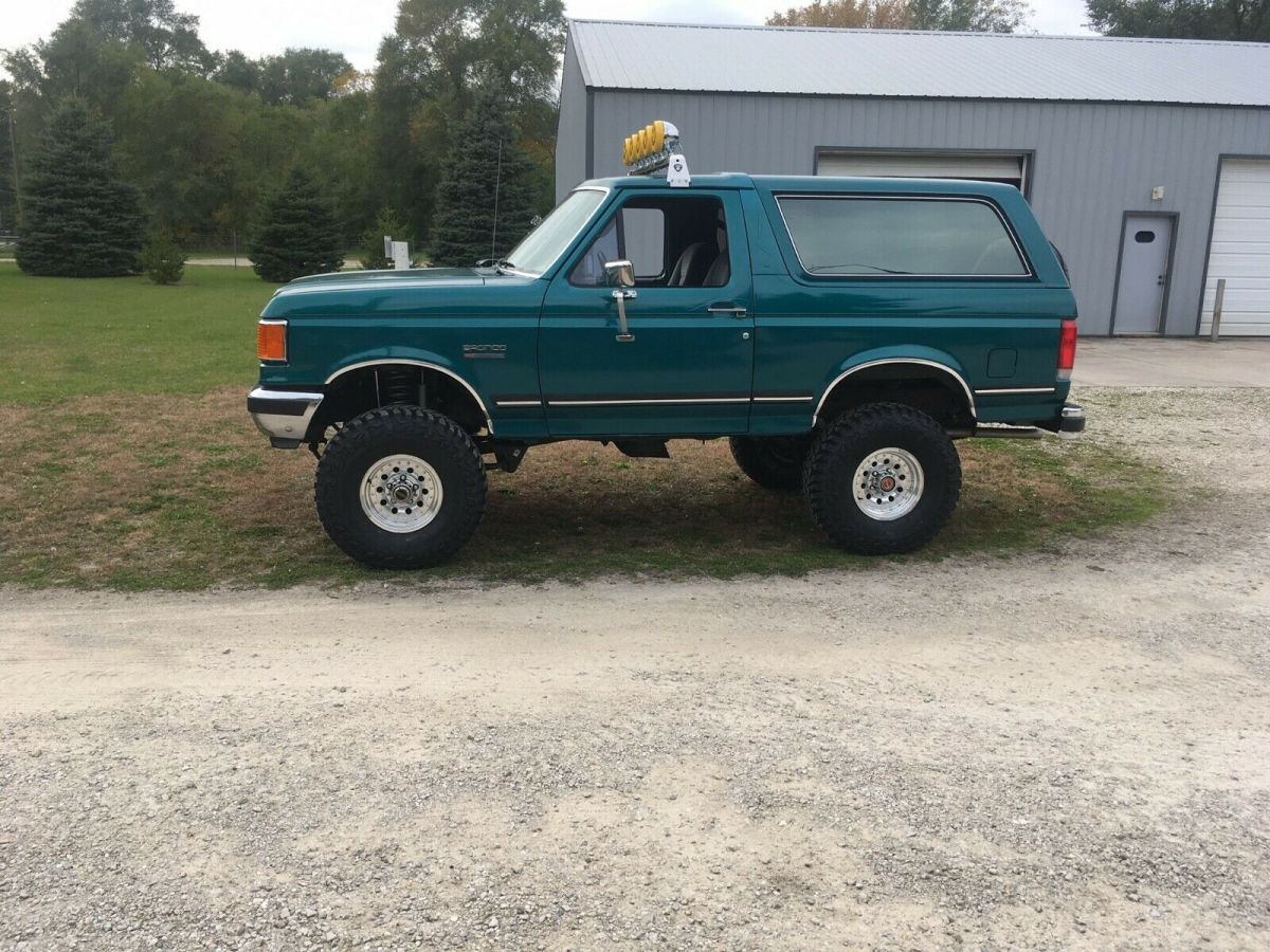 1990 Ford Bronco XLT 4WD for sale: photos, technical specifications ...