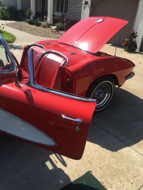 61 CORVETTE CONVERTIBLE for sale: photos, technical specifications ...